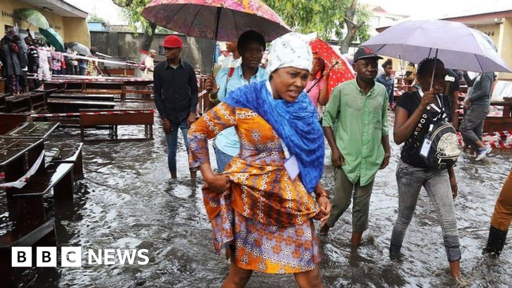 In pictures: DR Congo chooses new president - BBC News