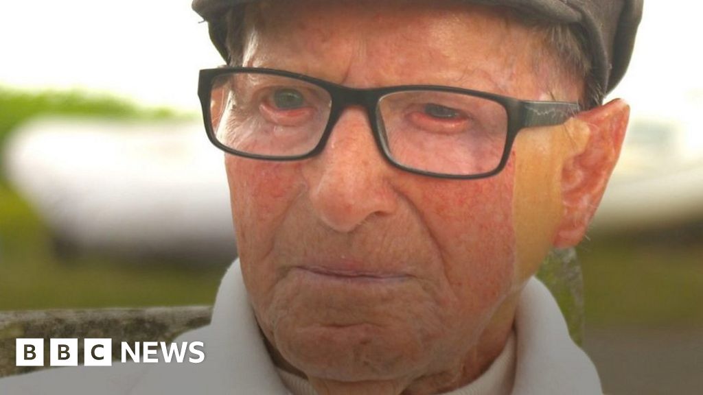 Ramsholt harbour master George Collins 'oldest in the country'