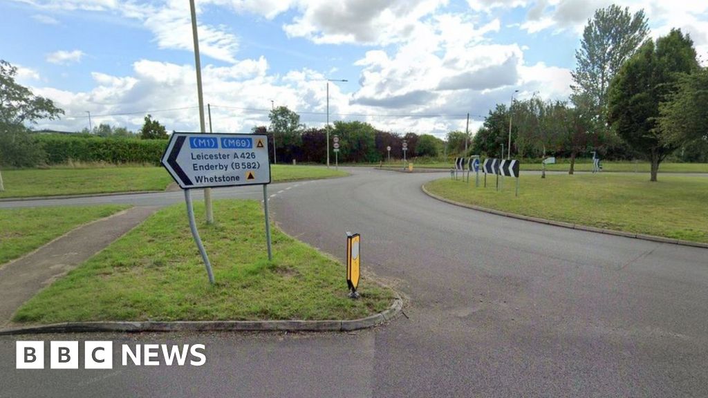 Leicestershire: Two drivers die in Blaby bypass crash - BBC News