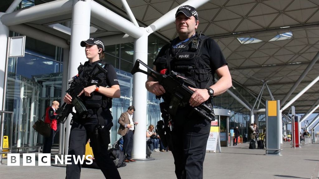 Brexit: Security minister Ben Wallace warns of no-deal risk