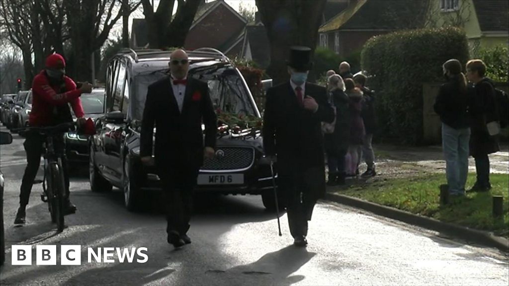 Olly Stephens: Funeral held in Reading for stabbed teenager - BBC News