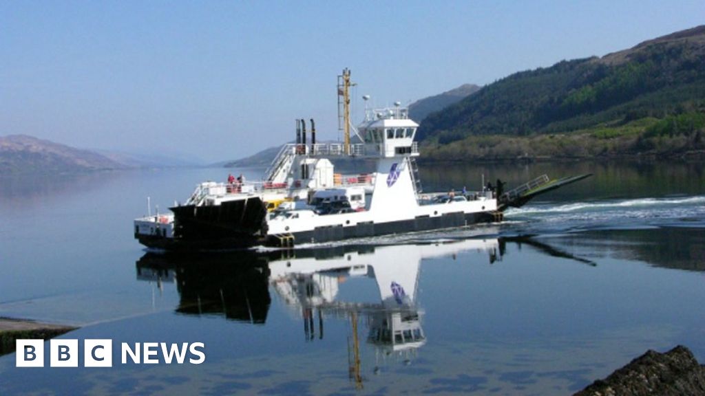 Suspended Corran Ferry returns to service - BBC News