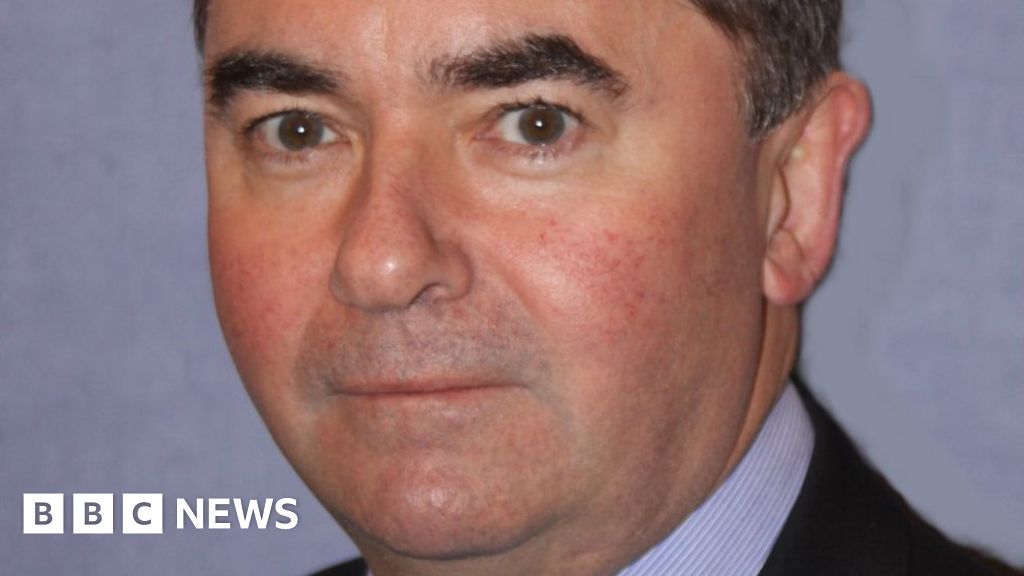 Tony Wild: Isle of Man MLC retires because of ill health - BBC News