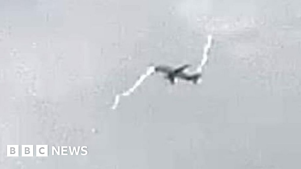 Airbus Beluga struck by lightning after Hawarden take-off - BBC News