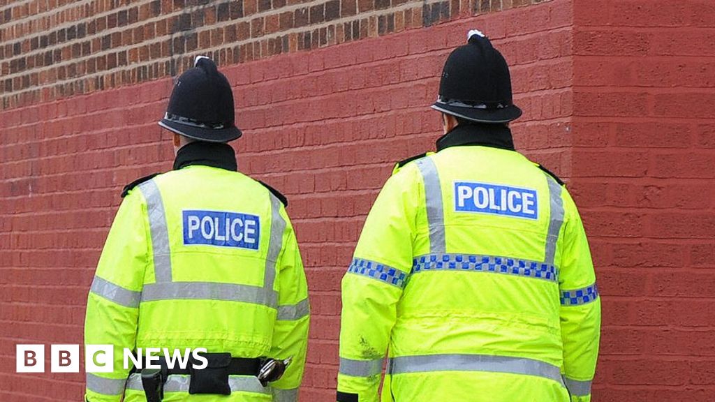 Liverpool city centre police posts funded by businesses - BBC News