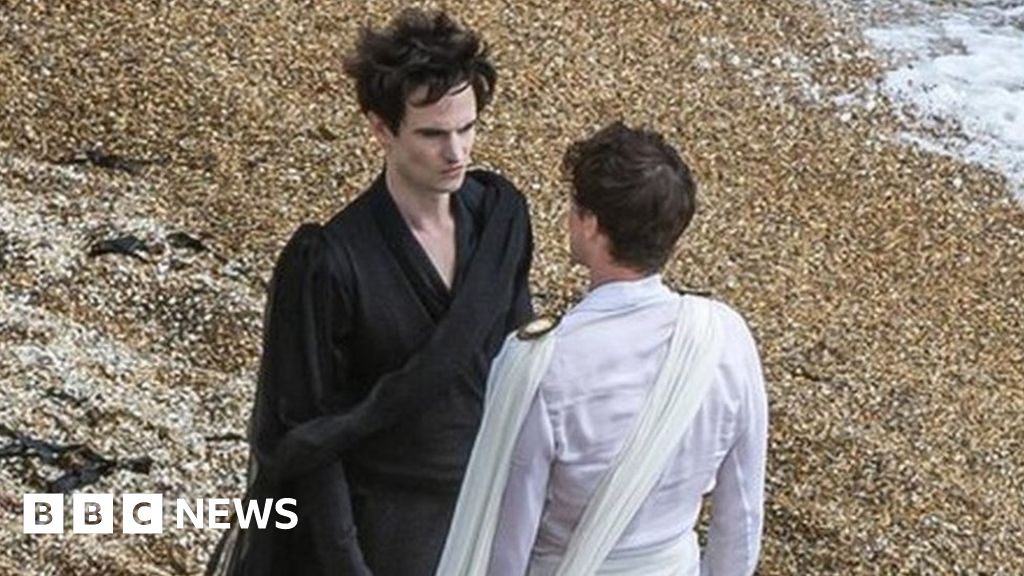 Sandman: Second Netflix series scenes filmed at Durdle Door - BBC News