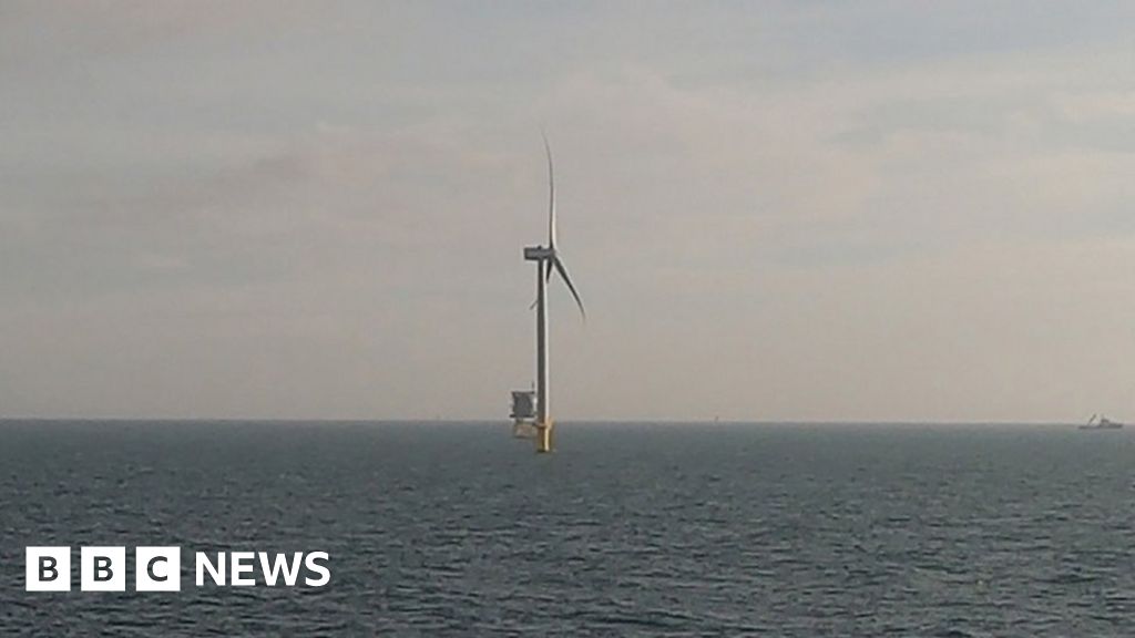 First power from world's biggest offshore wind farm - BBC News