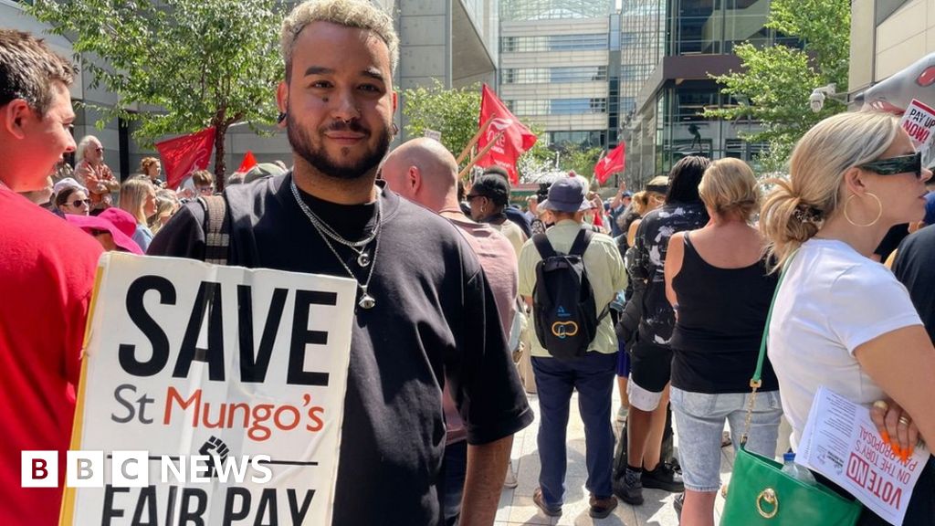 St Mungo's: Charity staff end strike after 10.7% pay deal - BBC News