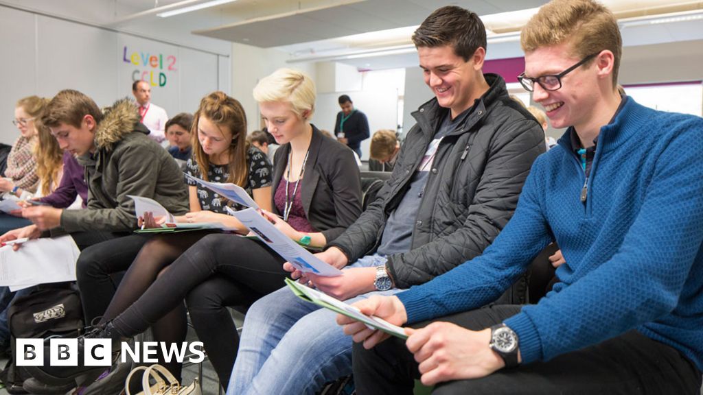 Oxford University summer school taster for Welsh students - BBC News