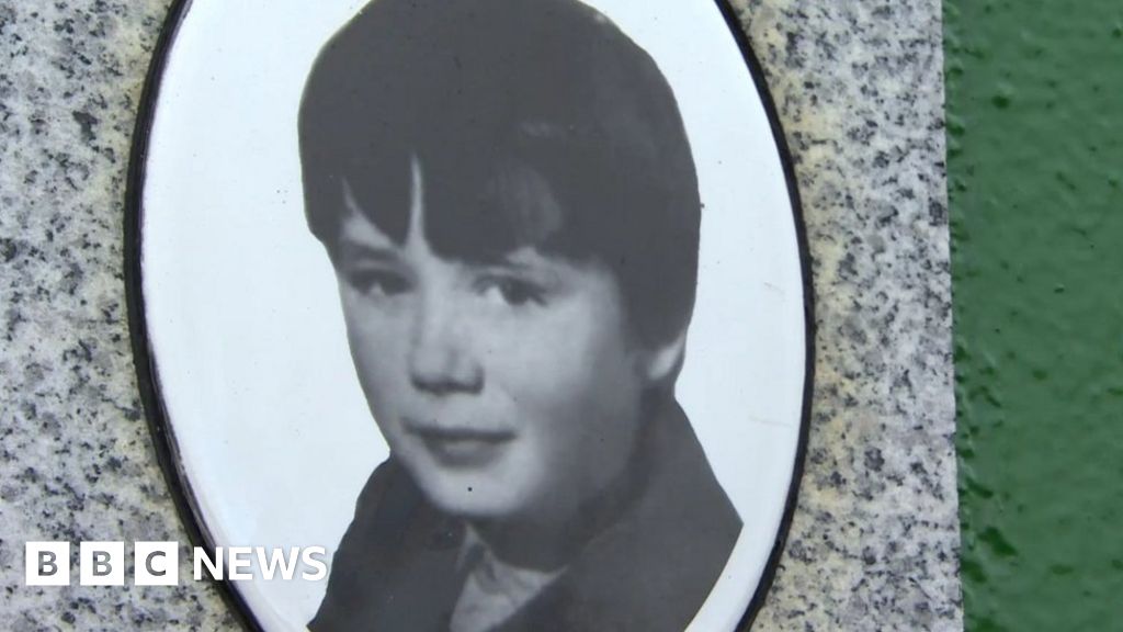 Derry teenager Manus Deery 'totally innocent', says coroner - BBC News