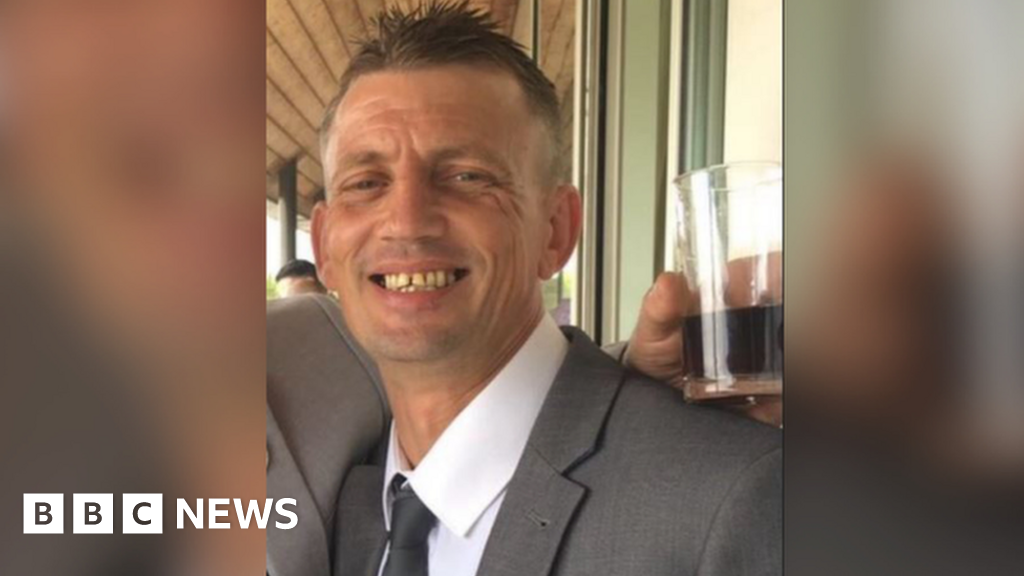 Epsom: Man due in court charged with flat murder - BBC News