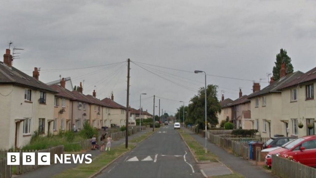 Hull disorder: Residents injured and homes damaged - BBC News