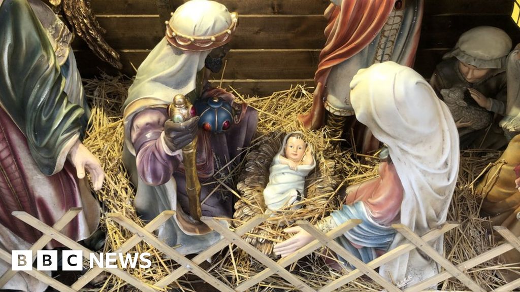 Christmas nativity scene's stolen Baby Jesus is returned - BBC News