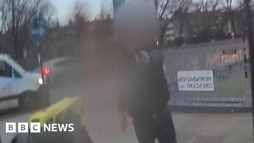 Met Police officer wins bravery award after disarming suspect