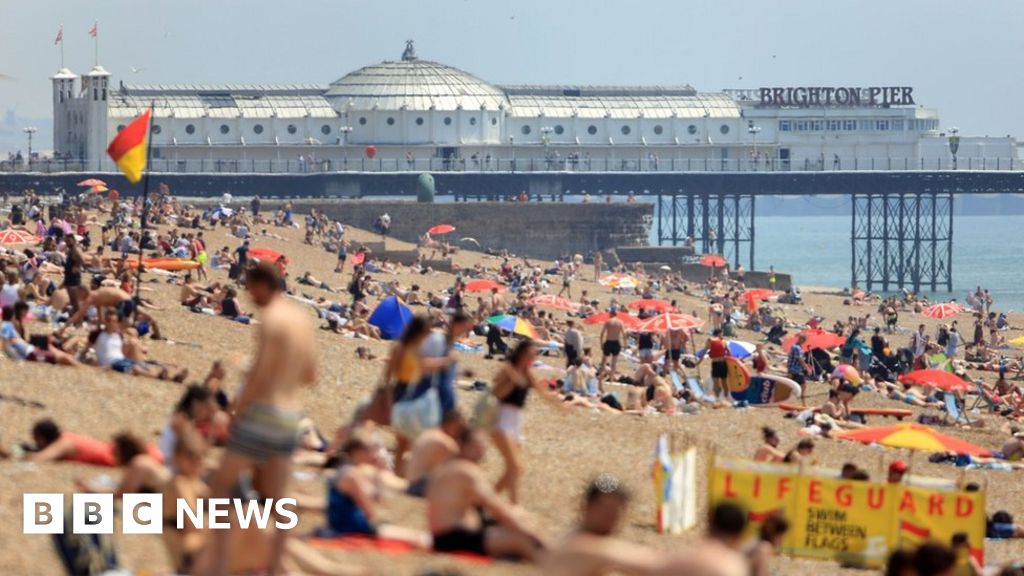 In Pictures: England soaks up more hot weather