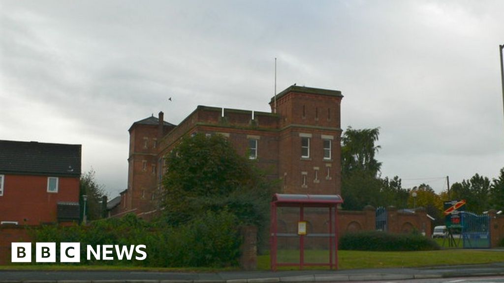 Campaign launched to save Wrexham army unit - BBC News
