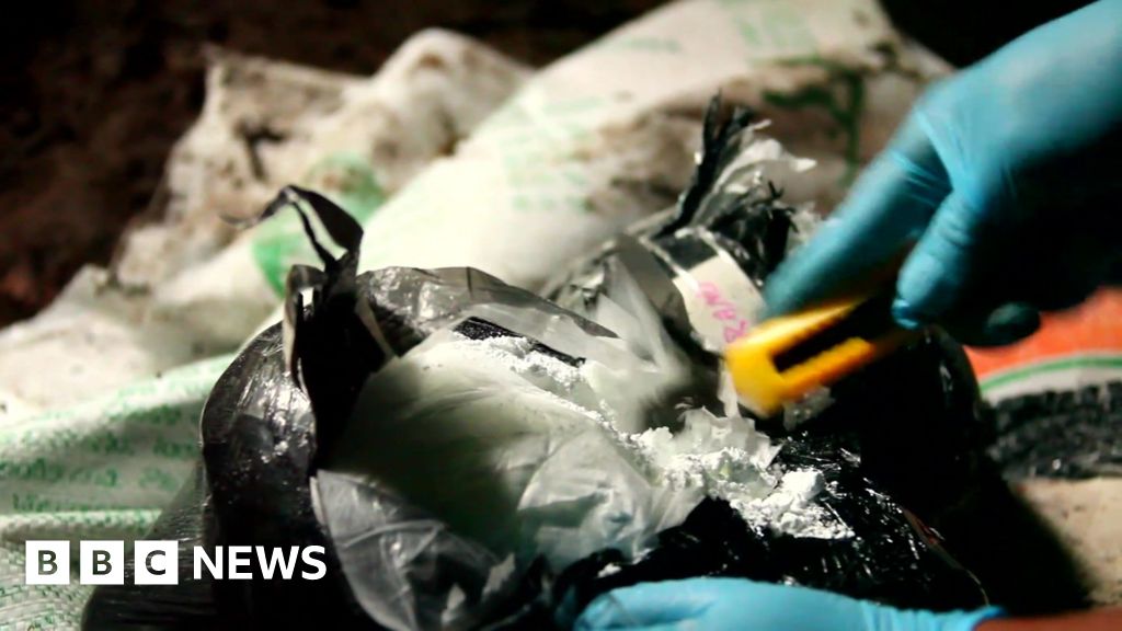 Inside a Colombian cocaine lab - BBC News