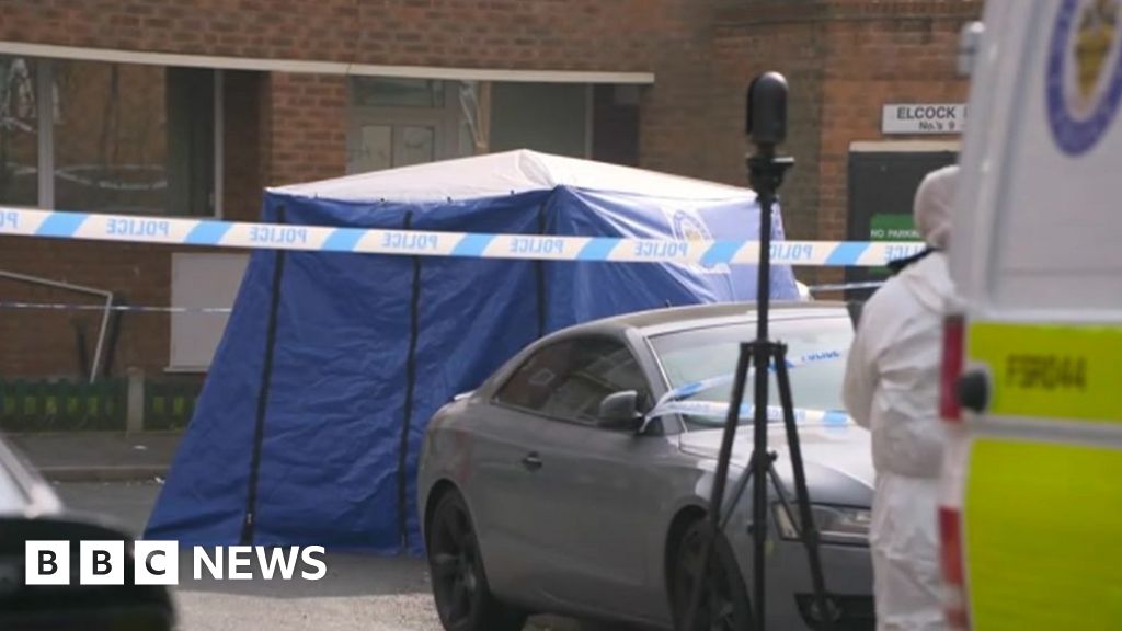 Murder probe after man stabbed on Birmingham road - BBC News