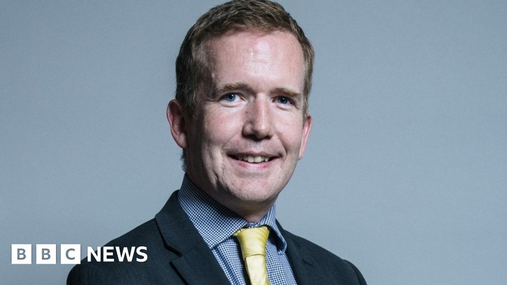 SNP appoint MP Stuart McDonald as new treasurer after Beattie resignation - BBC News