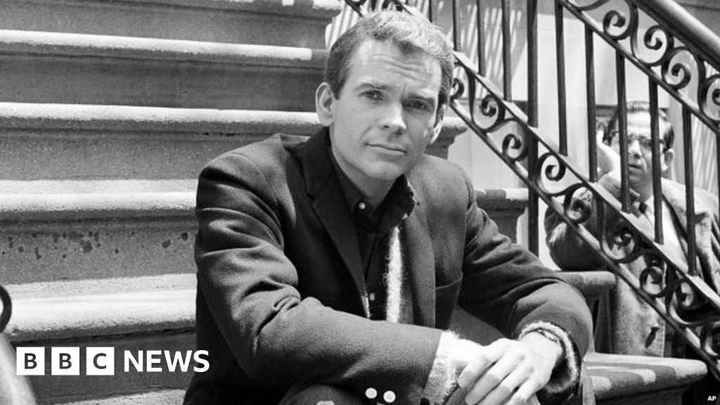 Disney's Love Bug actor Dean Jones dies at 84 - BBC News
