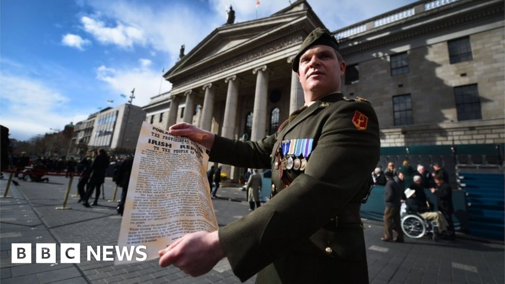 Easter Rising 1916: Dublin crowds pause for moment in history - BBC News