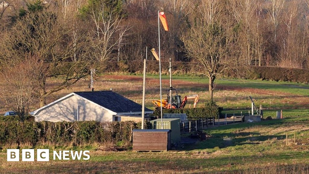 County Armagh: One hospitalised after small aircraft crash - BBC News
