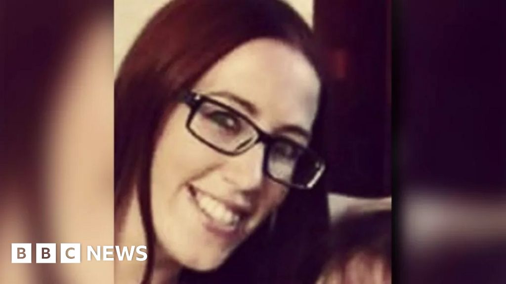 Lisa Gow: PSNI disagrees with crash disciplinary recommendation - BBC News