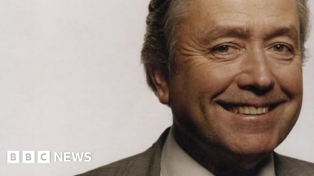 Peter Donaldson's memorable Radio 4 news bulletins - BBC News