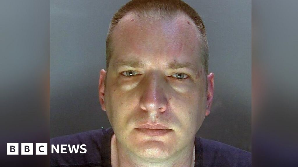 Luton man who groomed girl, 13, jailed - BBC News