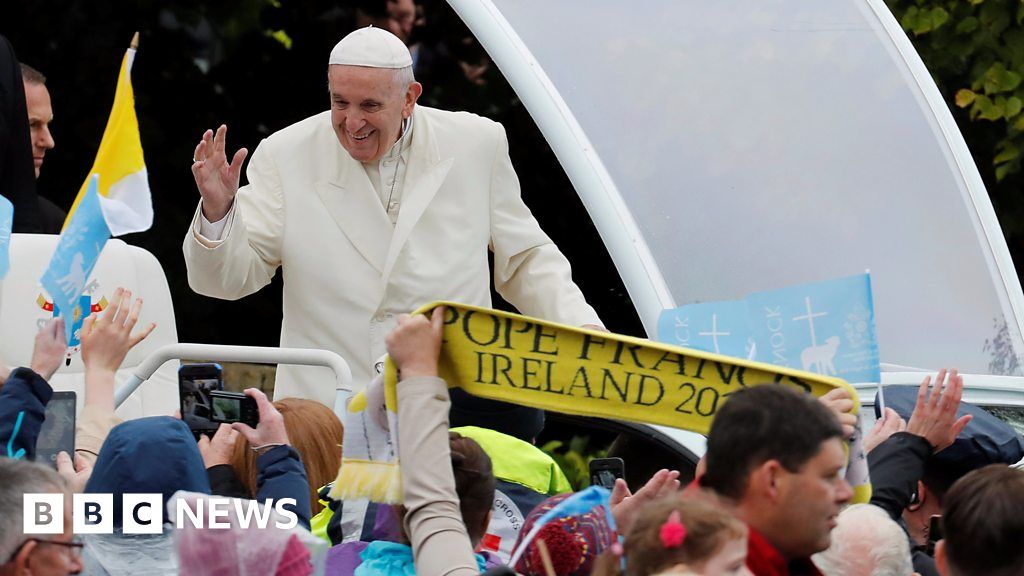 Papal visit: Tens of thousands see Pope at Knock shrine - BBC News