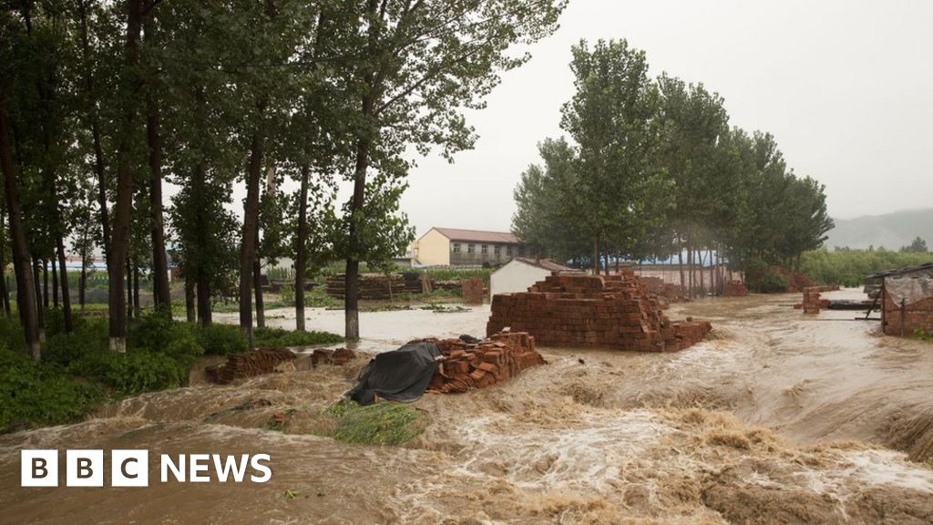 China floods: At least 75 dead or missing - BBC News