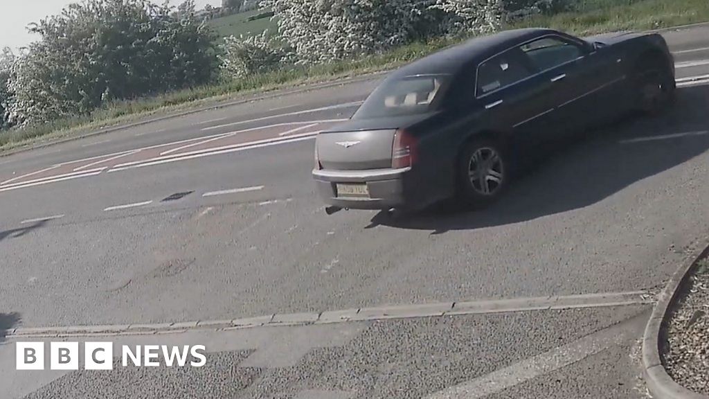 Disqualified driver kills motorcyclist in collision - BBC News