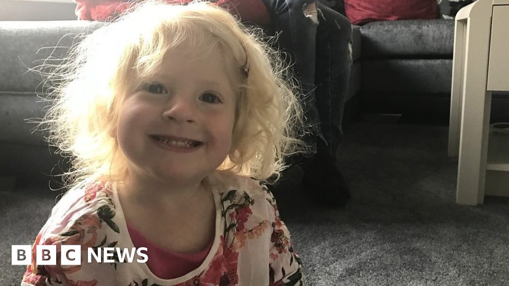 Toddler 'always hungry' due to excessive appetite - BBC News