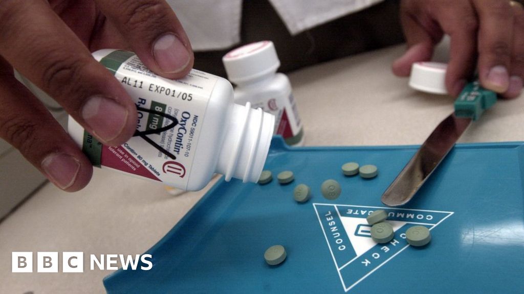 Drug overdose deaths in the US reach record levels - BBC News