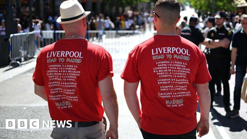 Football fans make trip to Madrid - BBC News
