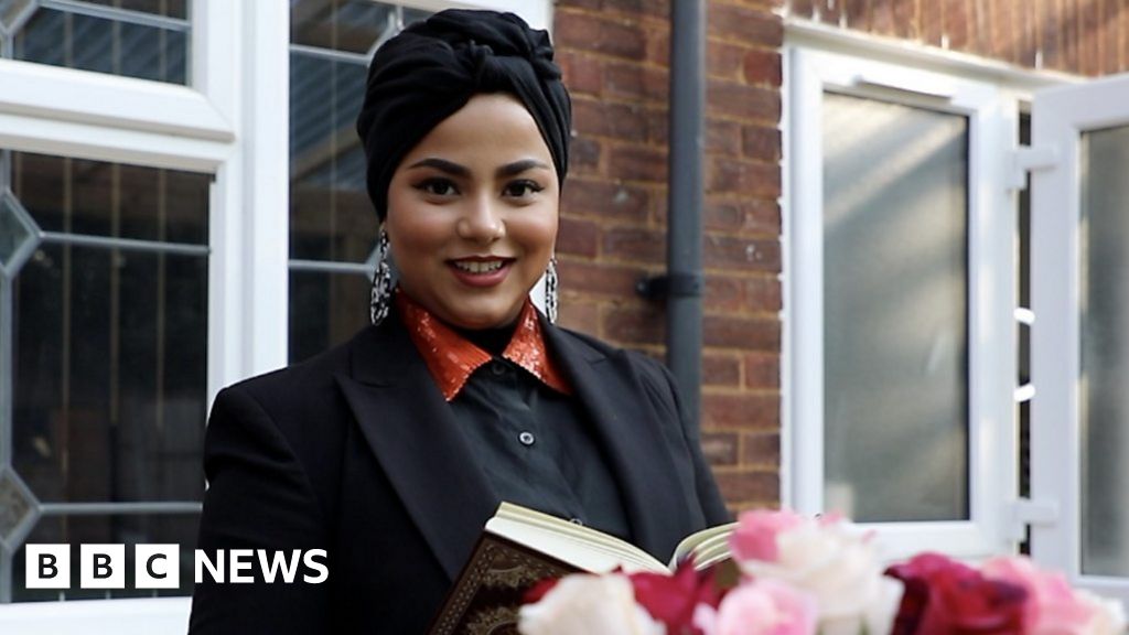 Female Koran reciters 'part of Islamic legacy' - BBC News