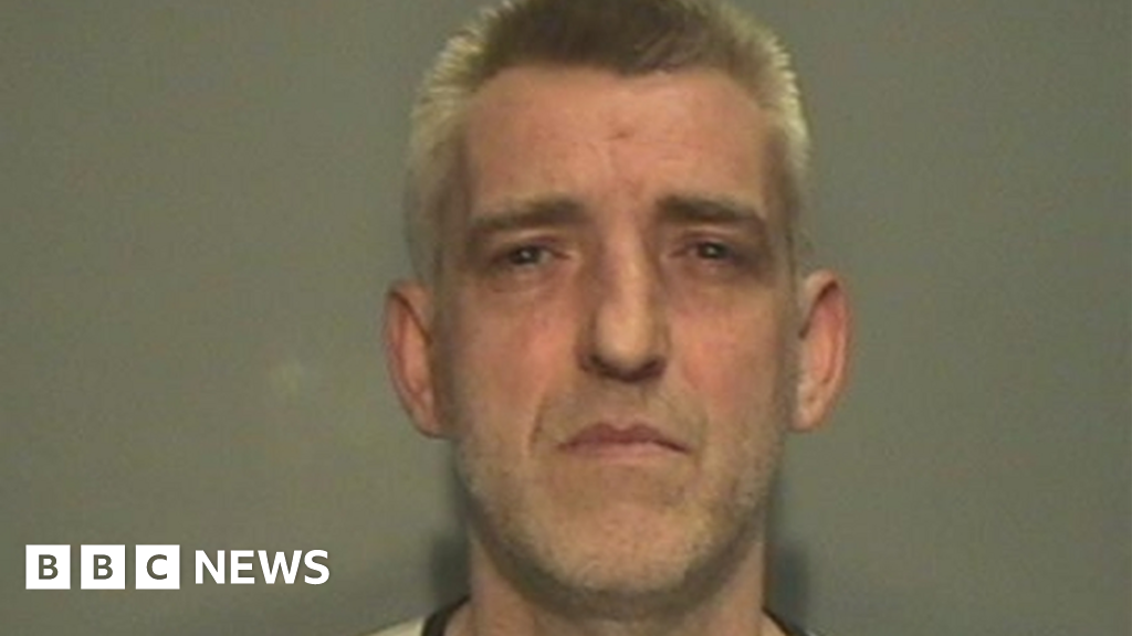 Thomas McCabe: Reward offered in search for murderer 'at large' - BBC News