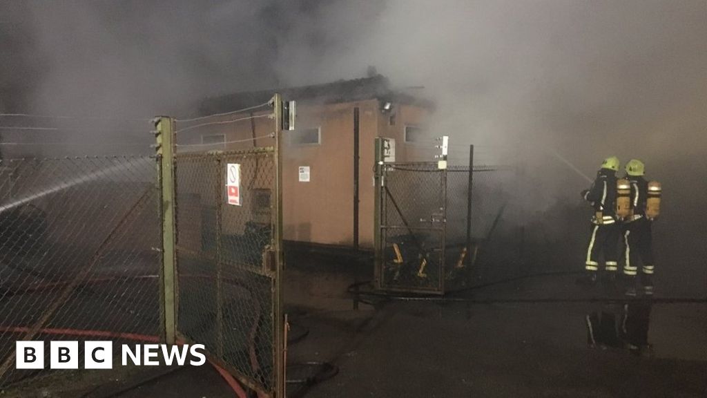 Arson arrest after fire at Wiltshire primary school - BBC News