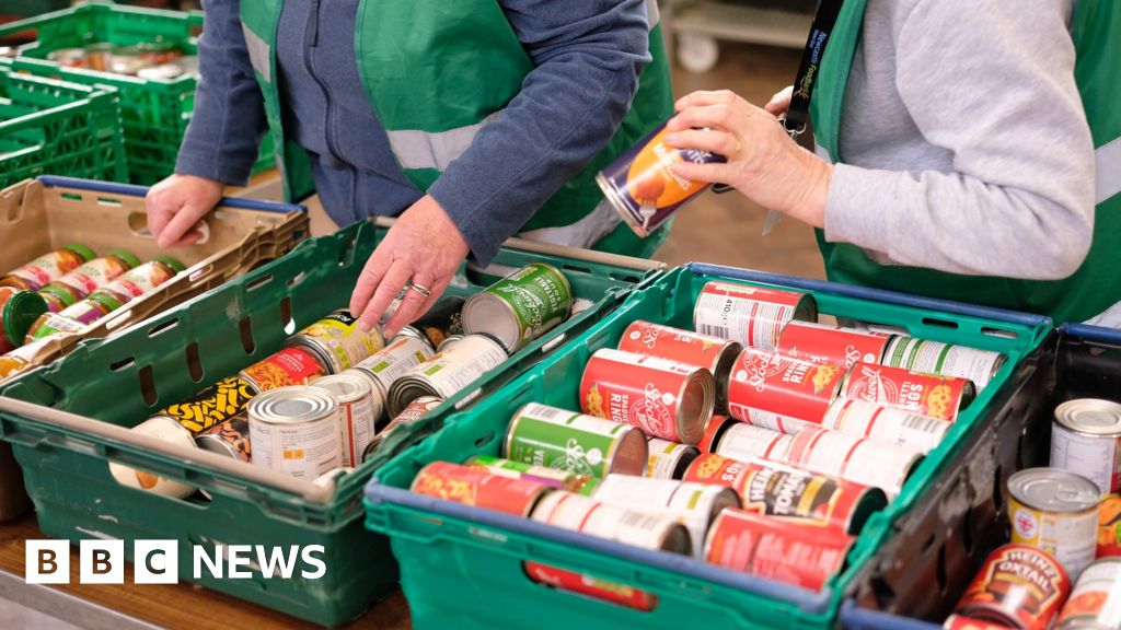 Newcastle foodbank gives out 287 tonnes of goods in a year - BBC News