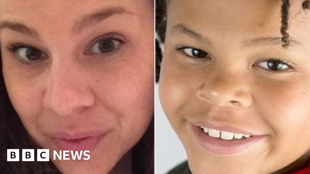 Penge crash deaths police search for motorcyclist - BBC News