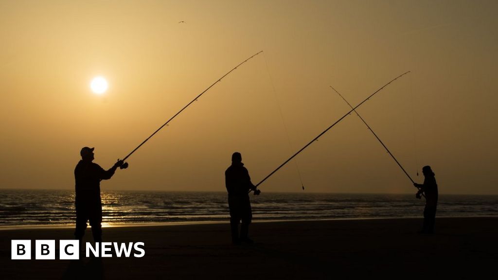 Cheating Hartlepool angler stripped of Paul Roggeman win - BBC News