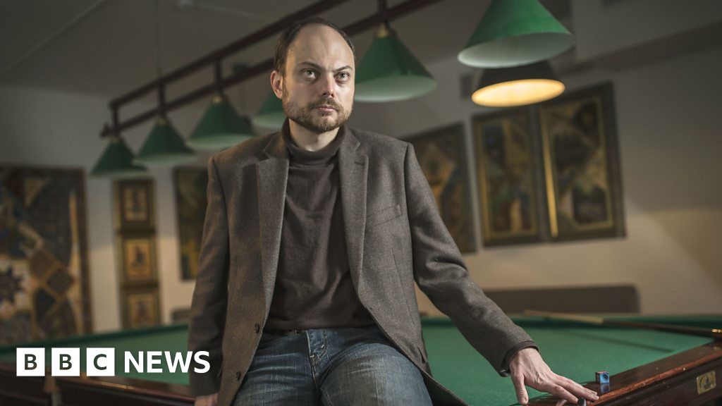 President Putin critic describes how it felt to be poisoned - BBC News