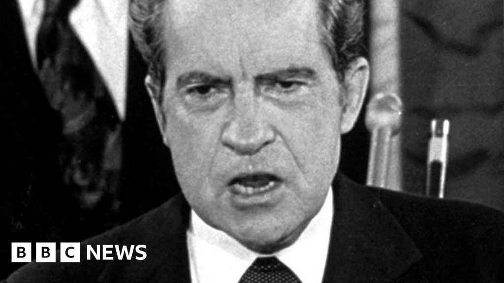 Echoes of Watergate resurface as Trump-Russia links probed - BBC News