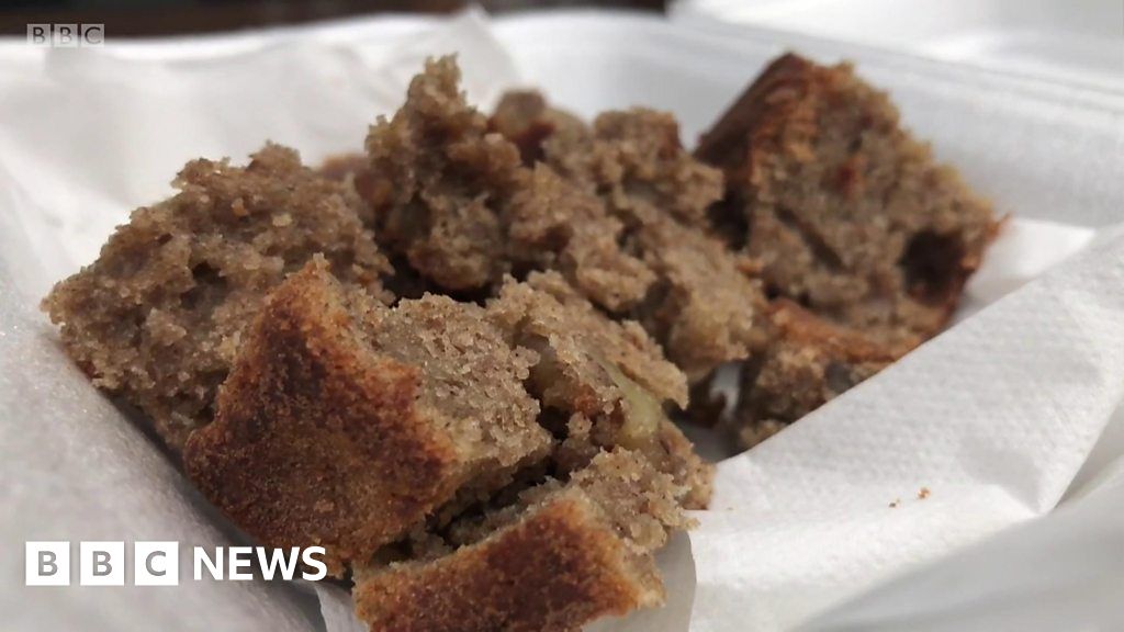 Would you eat bread baked with insects? - BBC News