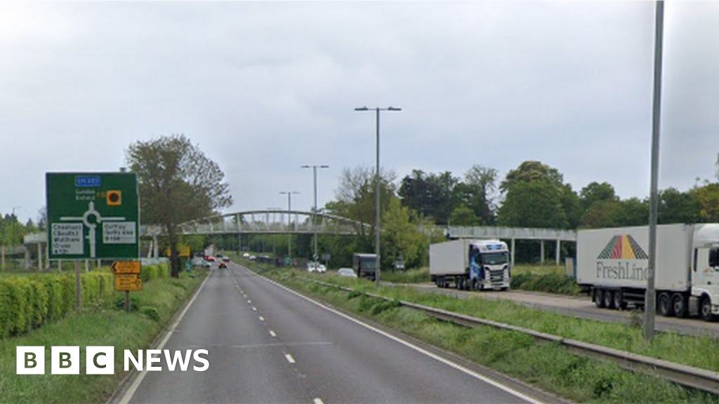 Broxbourne congestion charge to tackle major route pollution - BBC News