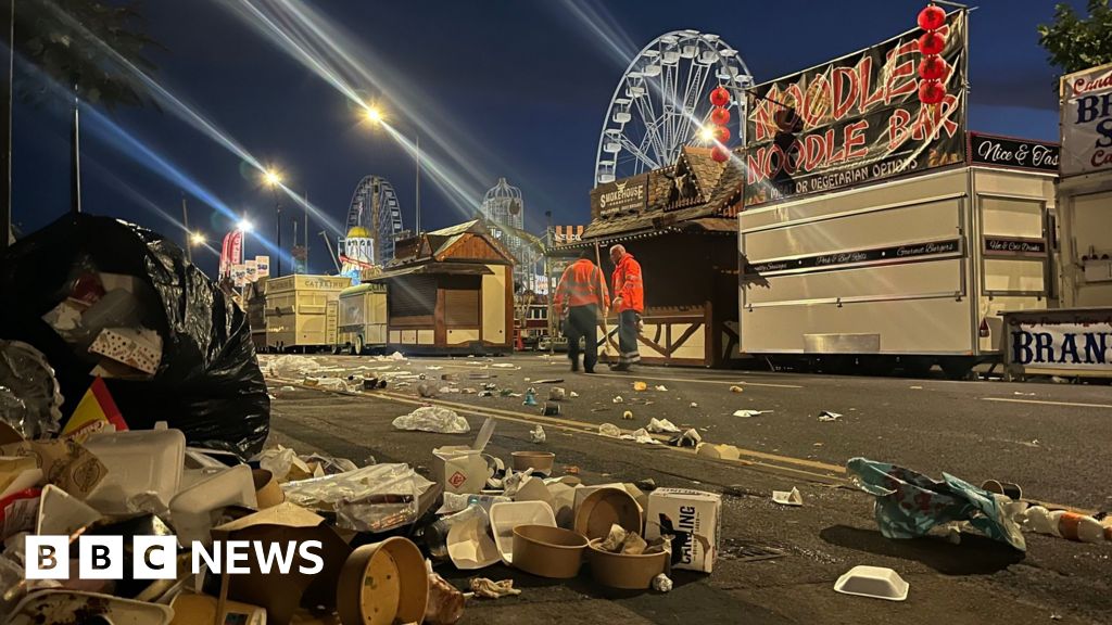 Hull Fair: Boss sings praises of clean-up squad - BBC News