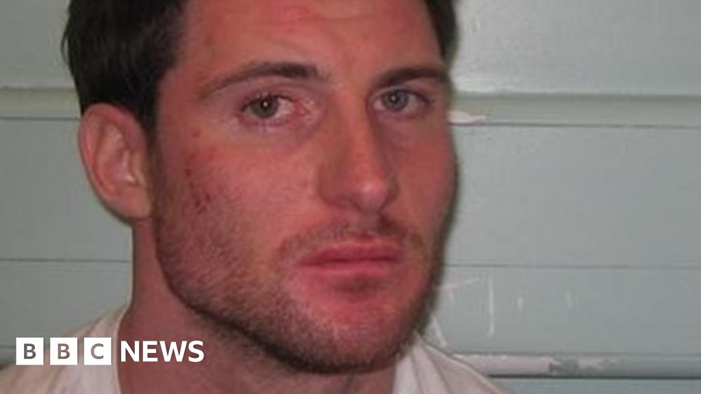 Eastcote bar stabbing murder suspect Shane O'Brien hunted - BBC News