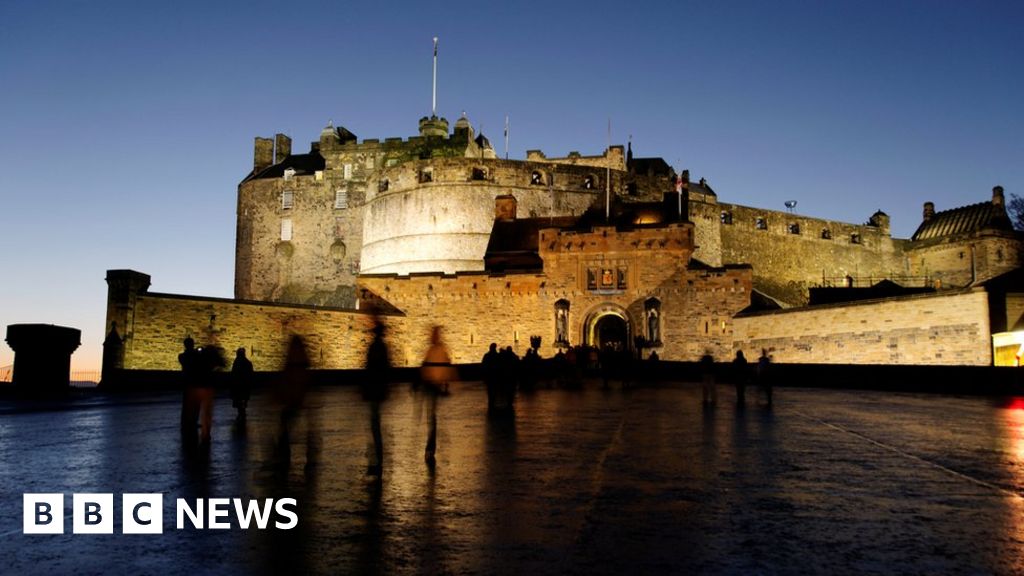 Why are tourists flocking to Scotland? - BBC News