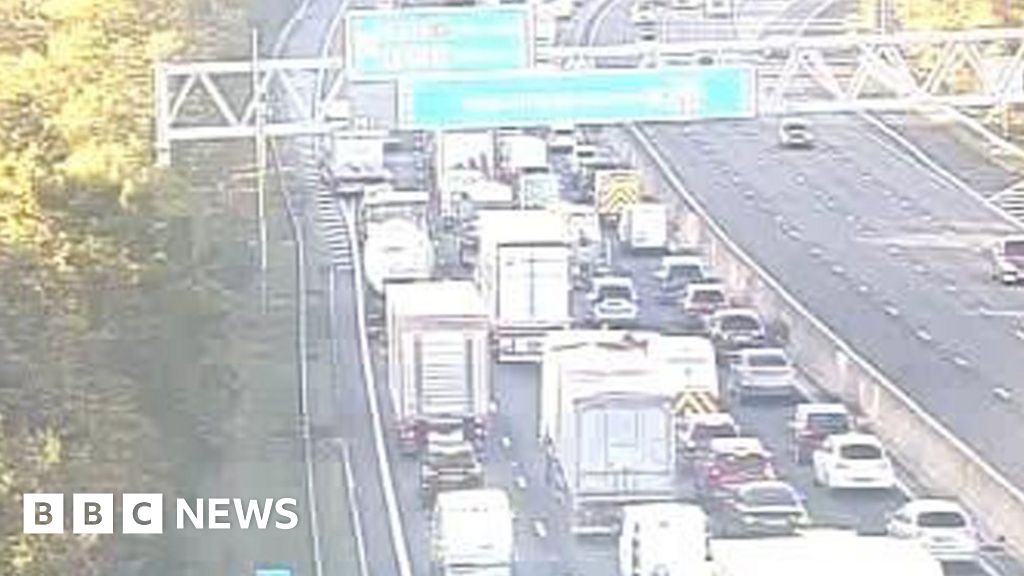 Lanes reopen after multi-vehicle collision on M1 in Derbyshire - BBC News