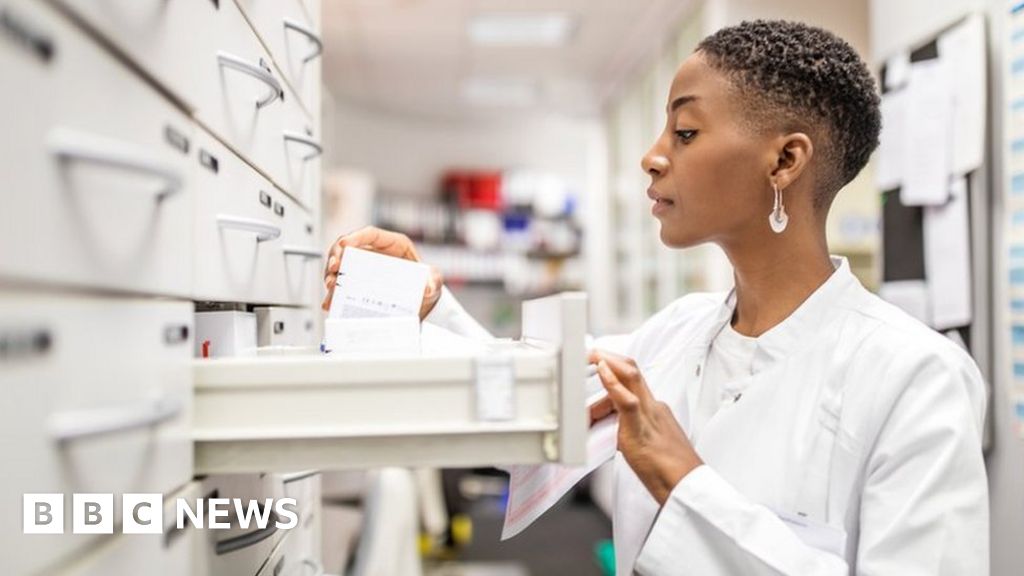 HRT: UK faces shortage for menopausal women - BBC News